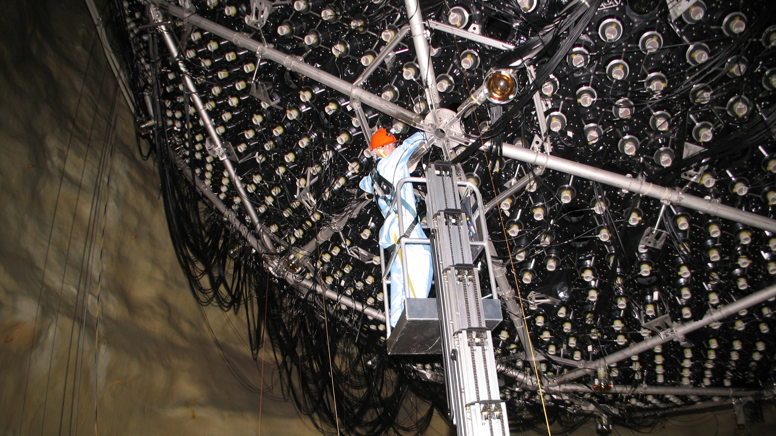 Clean Rooms SNOLAB | symmetry magazine