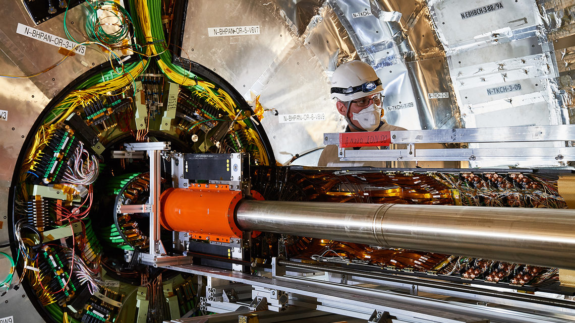 A new gem inside the CMS detector | symmetry magazine