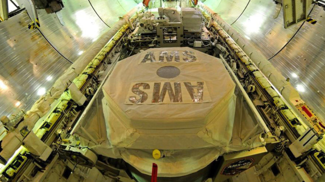 Slideshow_FourThingsDarkMatter | symmetry magazine