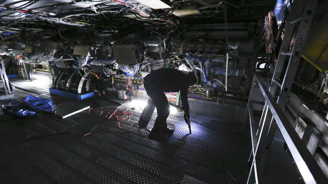 Slideshow: Vacuuming ATLAS | symmetry magazine
