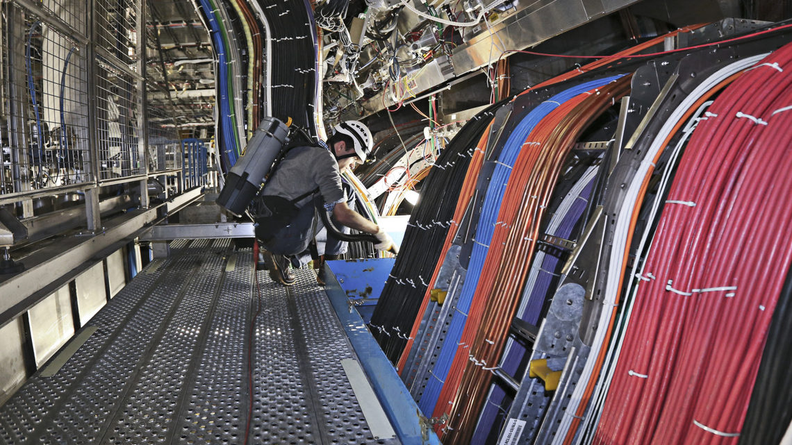 Slideshow: Vacuuming ATLAS | symmetry magazine